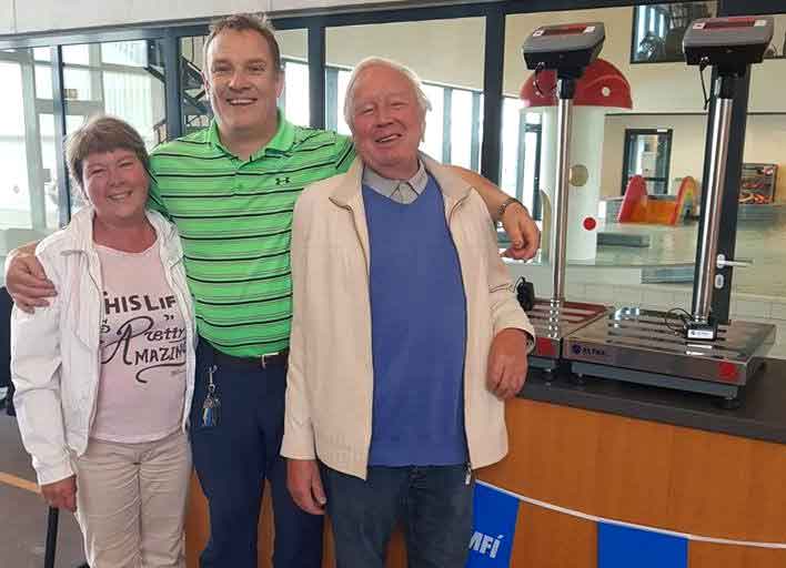 Gáfu íþróttamiðstöðinni í Þorlákshöfn tvær vogir - DFS.is