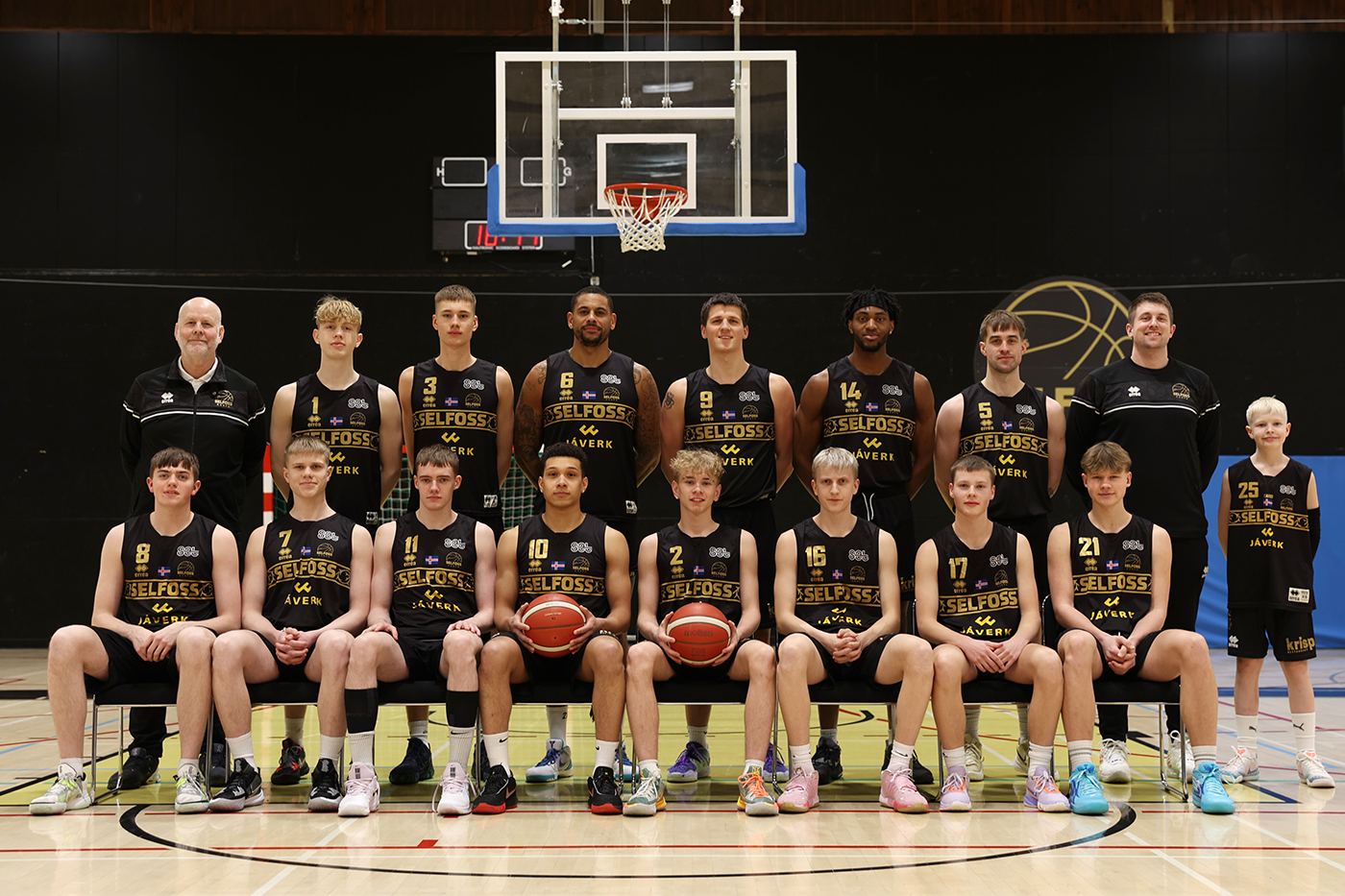 Ungu leikmennirnir stíga á stóra sviðið - DFS.is